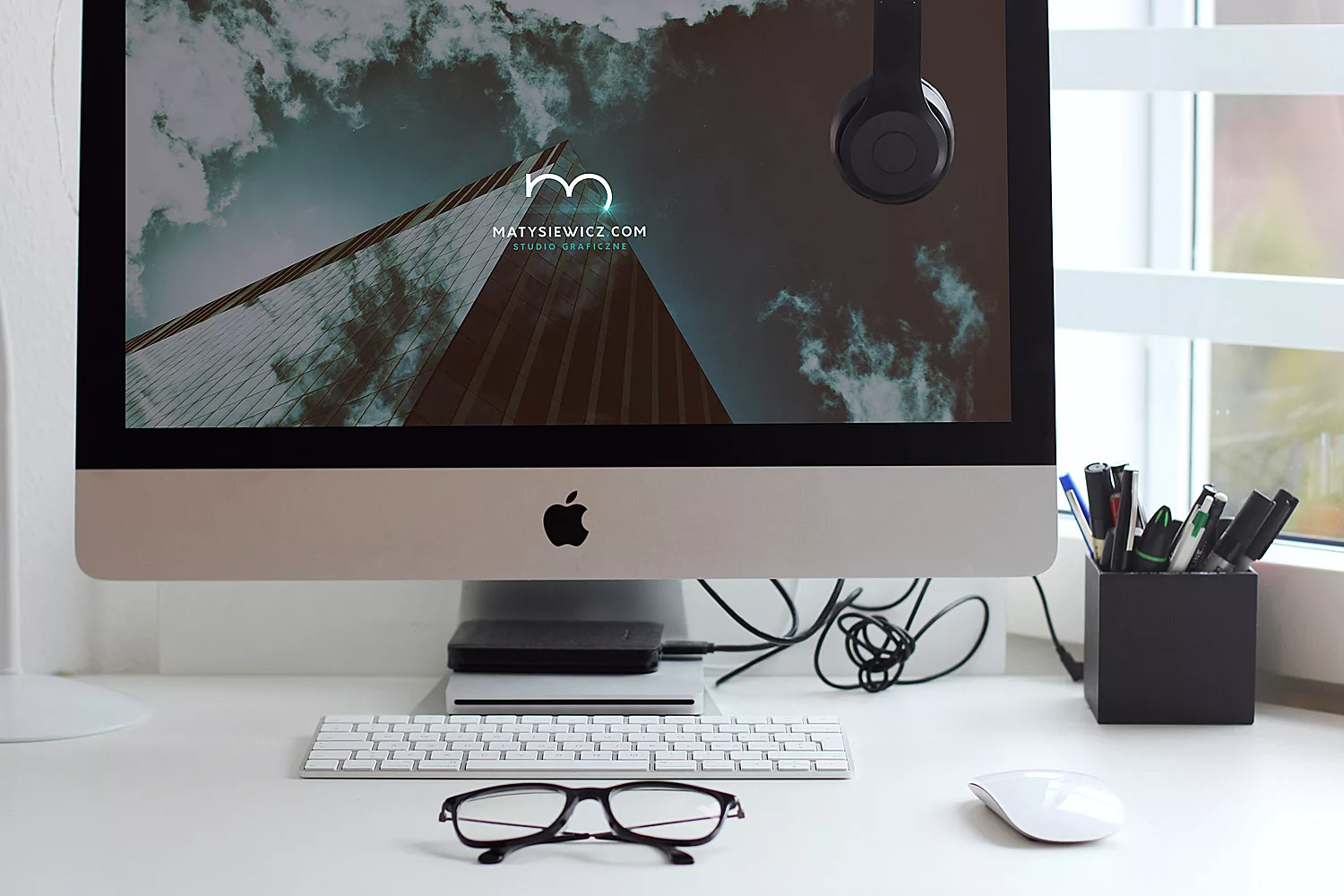 iMac and Macbook Mockups | Free Mockup